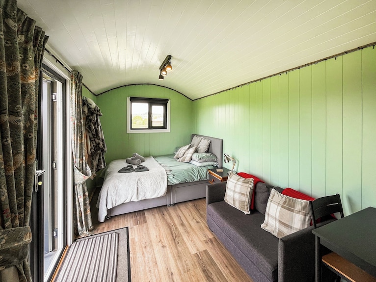 Cwtch Winnie - Uk49708 - Wales