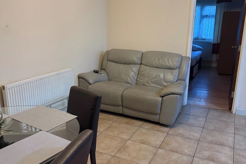 2 Bed-sleeps 4-private Patio-pets-near Heathrow - Thames Ditton