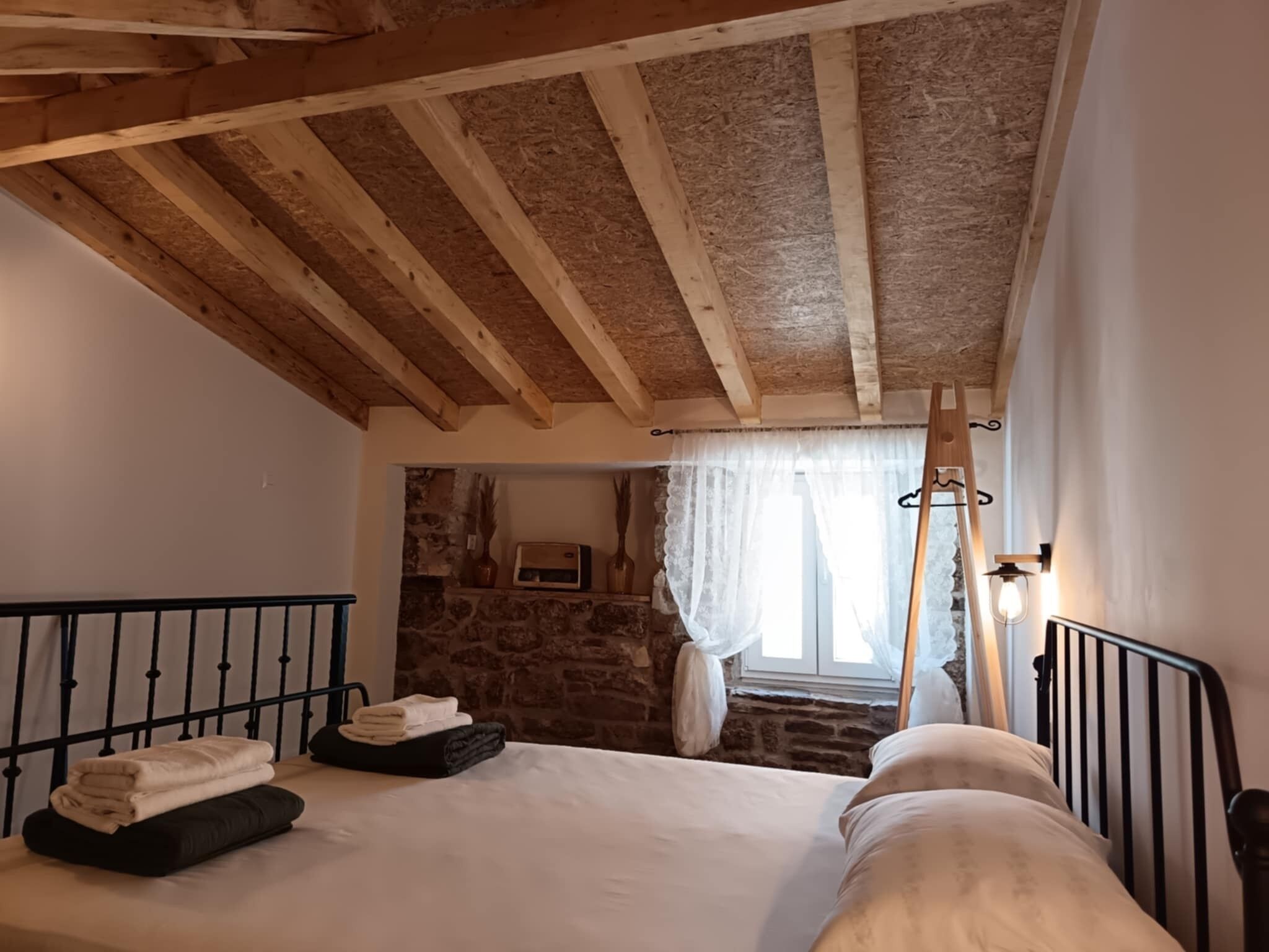 Studio Flat With Terrace Komiža (Vis) (As-24523-a) - Vis
