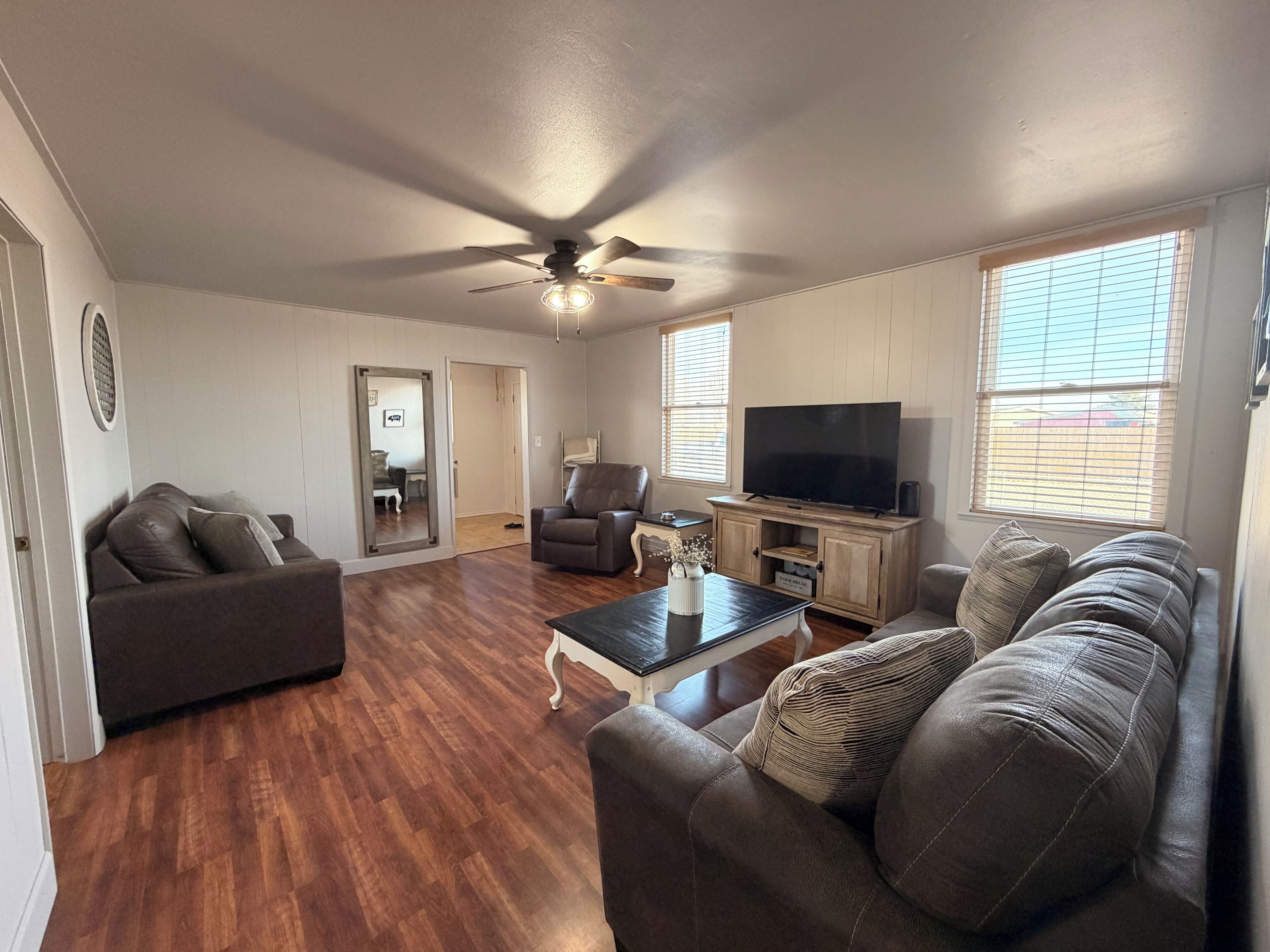 Pet-friendly Home W/ A Farm Style Experience - Burbank, WA