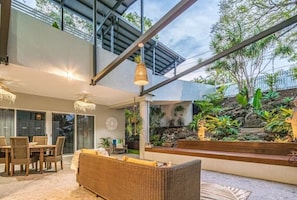 Casa família, 6 quartos, vista para o jardim | Área de estar