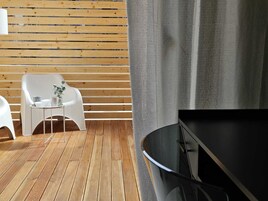 Secretária, secretária adequada para computadores portáteis 