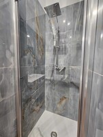 Secretária, secretária adequada para computadores portáteis 