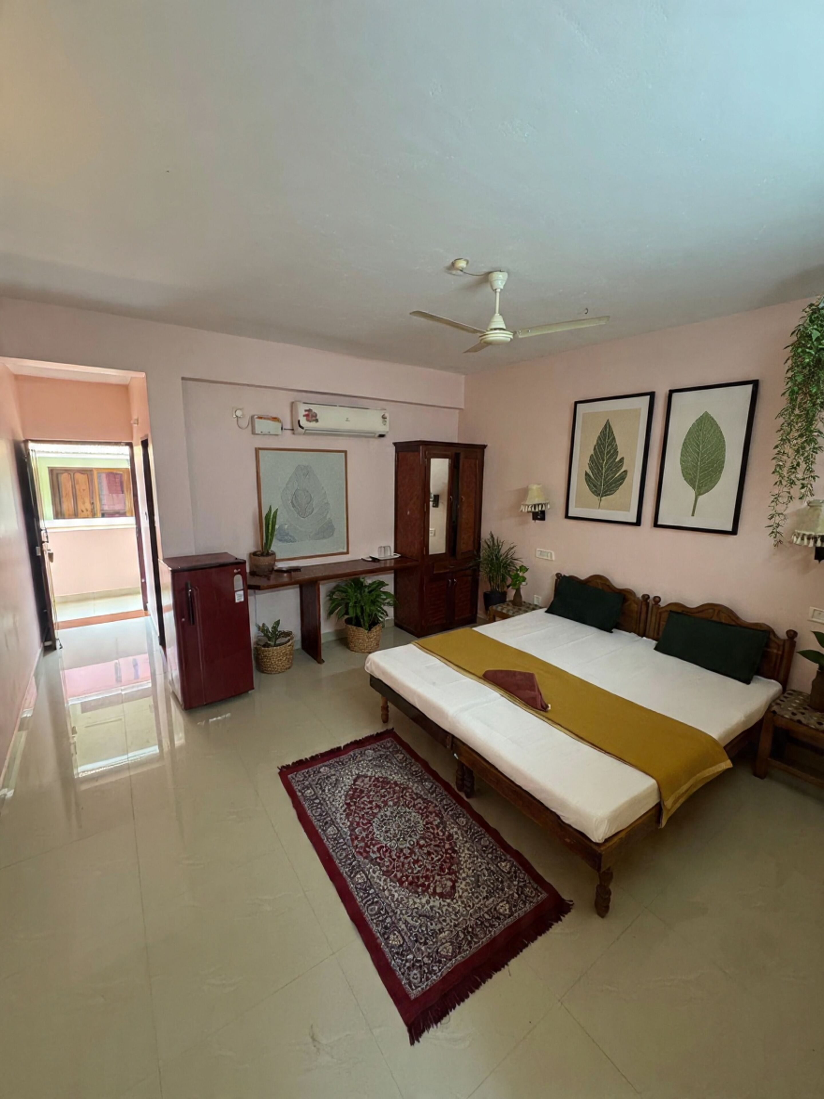 Quarto casal luxo, sacada, vista para o jardim | Escrivaninha, Wi-Fi de cortesia, roupa de cama