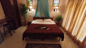 Secretária, Wi-fi grátis, roupa de cama fornecida