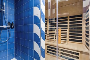 Suite | Casa de banho | Um polibã, um secador de cabelo, toalhas fornecidas, papel higiénico 