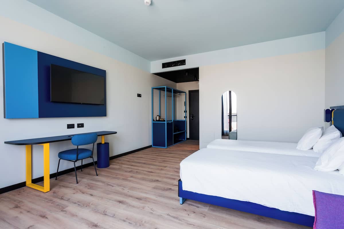 1 quarto, cofres nos quartos, escrivaninha