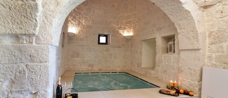Quarto casal superluxo, varanda, vista para o jardim | Lençóis italianos Frette, roupas de cama premium, edredons de pluma