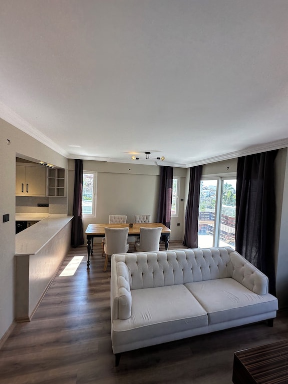 Kuşadası'nda Merkezde Ve Denize 5 Dakika şıK Villa - Aydın