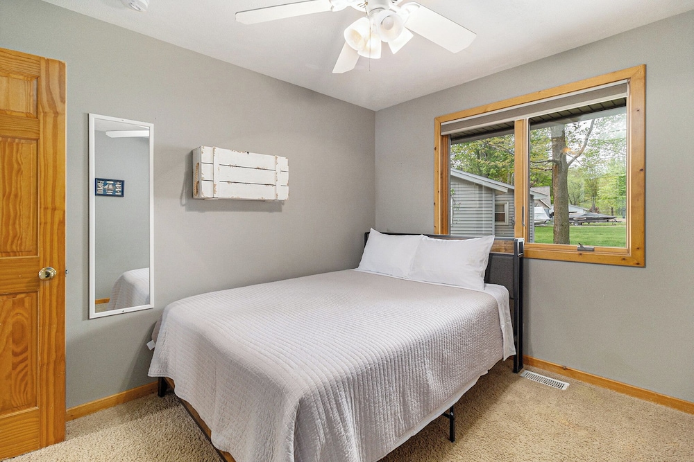 Lake Home w/Hot Tub & Spectacular Outdoor Areas. 3 Bedroom, 3 Bath ...