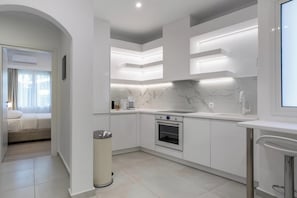 Apartamento Clássico, varanda, Vista para a cidade | Cozinha privada | Uma máquina de café expresso, uma cafeteira/bule, uma chaleira elétrica