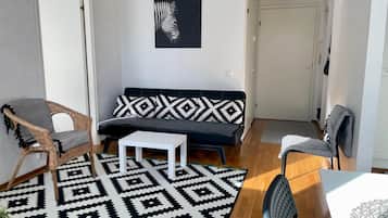 Apartamento Comfort, 1 quarto, varanda, vista para o pátio | Ferro/tábua de engomar, Wi-fi grátis