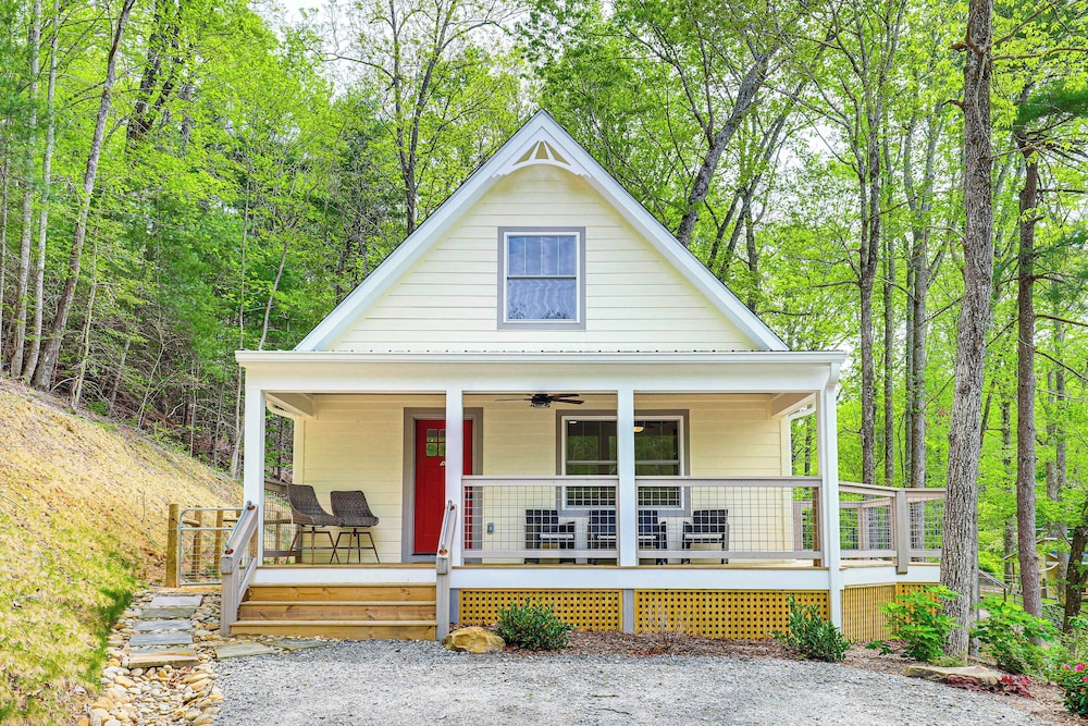 Farm On-site: Mtn-view Cottage In Hendersonville! - Hendersonville, NC