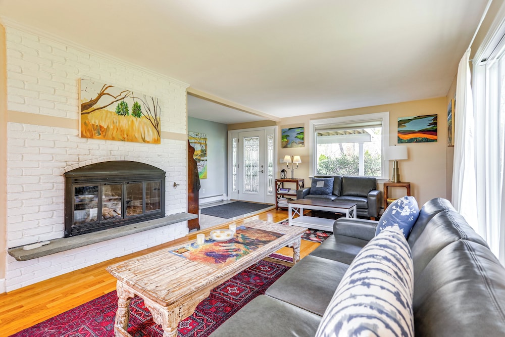3 Mi To Cape Cod Bay: Marshfield Home W/ Balcony! - マーシュフィールド, MA