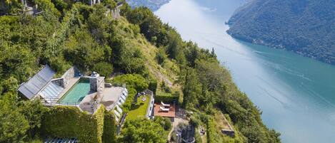 Piscina exterior sazonal