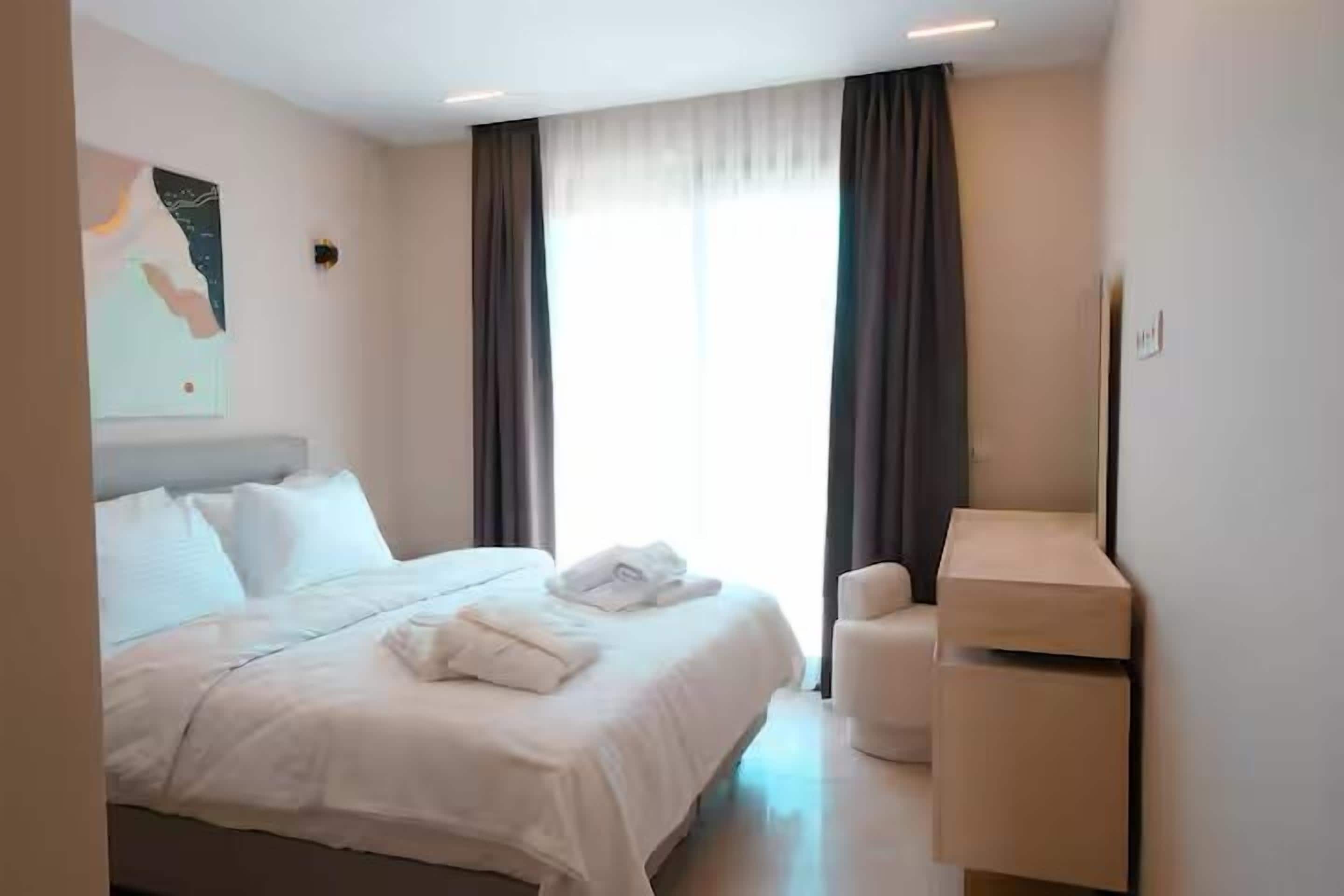 Roupa de alta qualidade, edredões de penas, secretária 