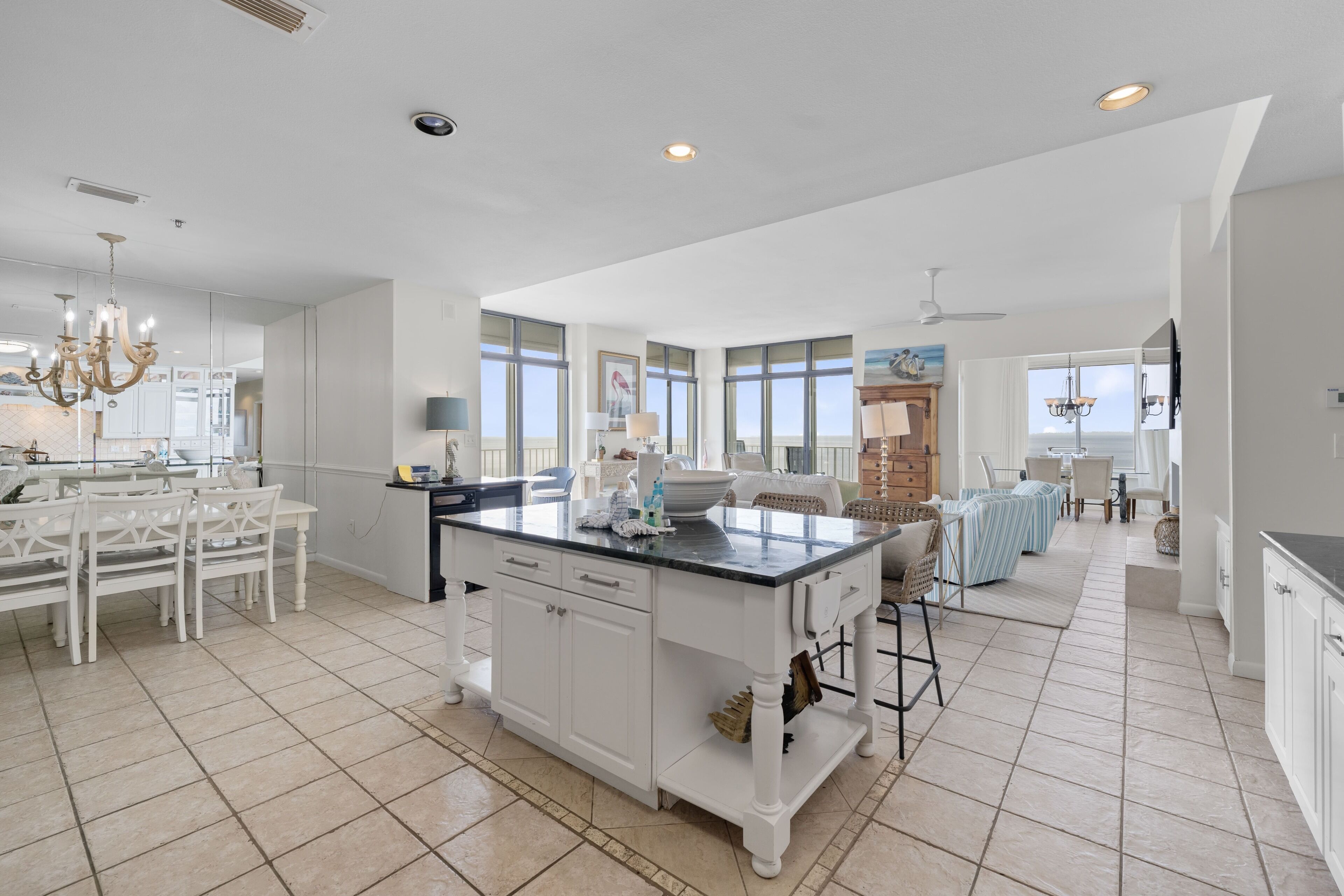 Condo luxo, 4 quartos, sacada, vista para a praia | Cozinha privada | Geladeira, micro-ondas, fogão, cooktop