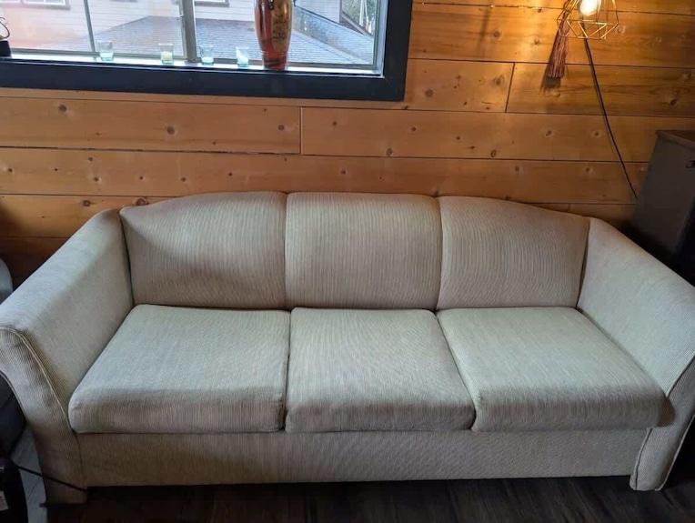 Charming "Melrose Place" W Year-round Heated Pool, Deck & Grill - Oak Bay