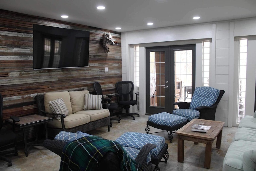 3-bedroom Hickory Hill Lodge On A Lake, Sleeps 10, Extra Living Space 2 Kitchens - Louisiane