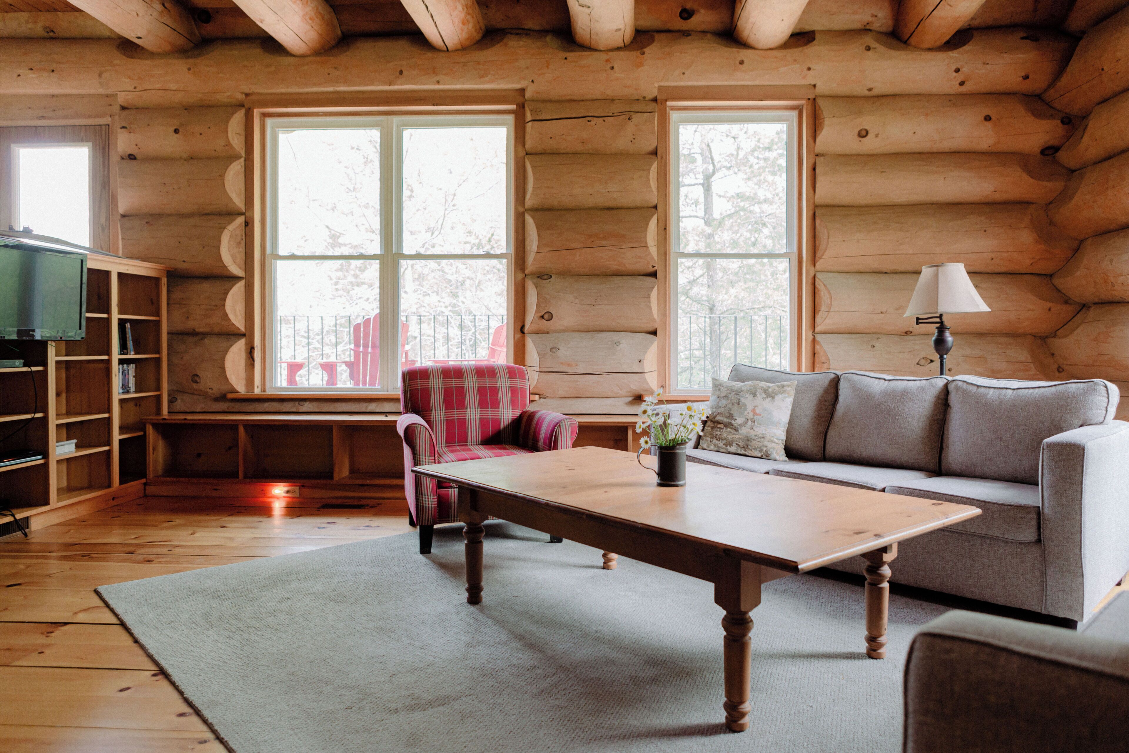 The Cedar Crest Log House - Napanee