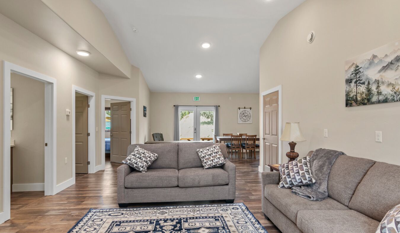 Modern Alaskan Retreat - Soldotna, AK