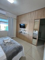 Apartamento luxo, varanda coberta, vista para o mar | Roupas de cama premium, Wi-Fi de cortesia, roupa de cama