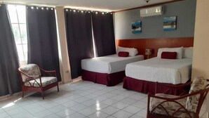 Quarto Triplo, varanda, vista para a piscina