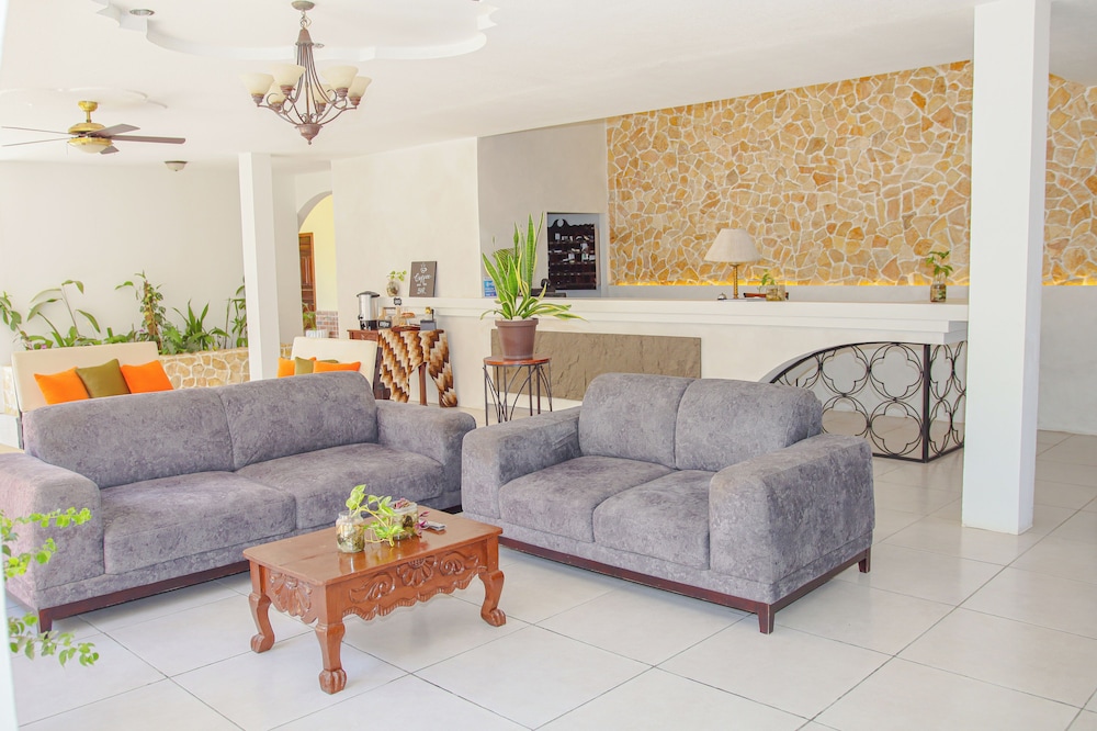 Hotel Colonial - Departamento de Atlántida