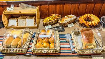 Pequeno-almoço tipo buffet diário (35 BRL por pessoa)