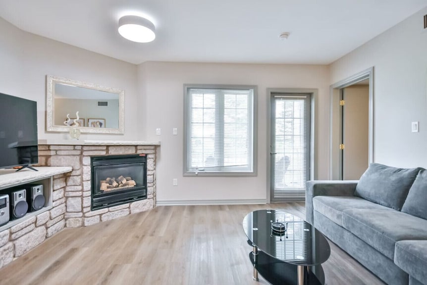 King Suite Sauna, Kitchen & Heated Pool - Horseshoe Valley