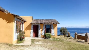 Quarto panorâmico, 2 quartos, vista para o lago | Edredons de pluma, individualmente decorados, individualmente mobiliados