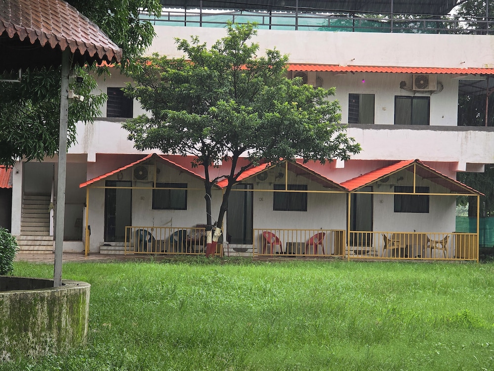 Saaz Resort And Lawn - Maharashtra