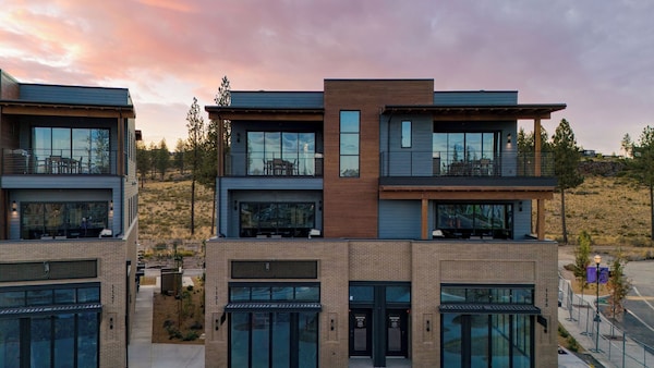 2 Units Minutes To Old Bend Deck + Hot Tub 1216 Skyline Ranch By Avantstay - Bend, OR