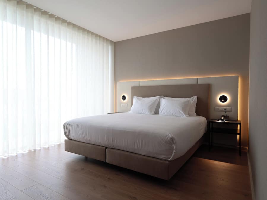 Quarto Duplo | Cofre no quarto, secretária