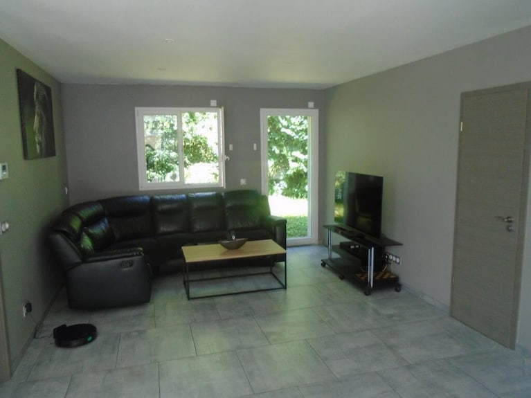 Maison Spacieuse 4 Chambres Proche Du Vélo Route Et Site Escalade Et Commerces - Baume-les-Dames