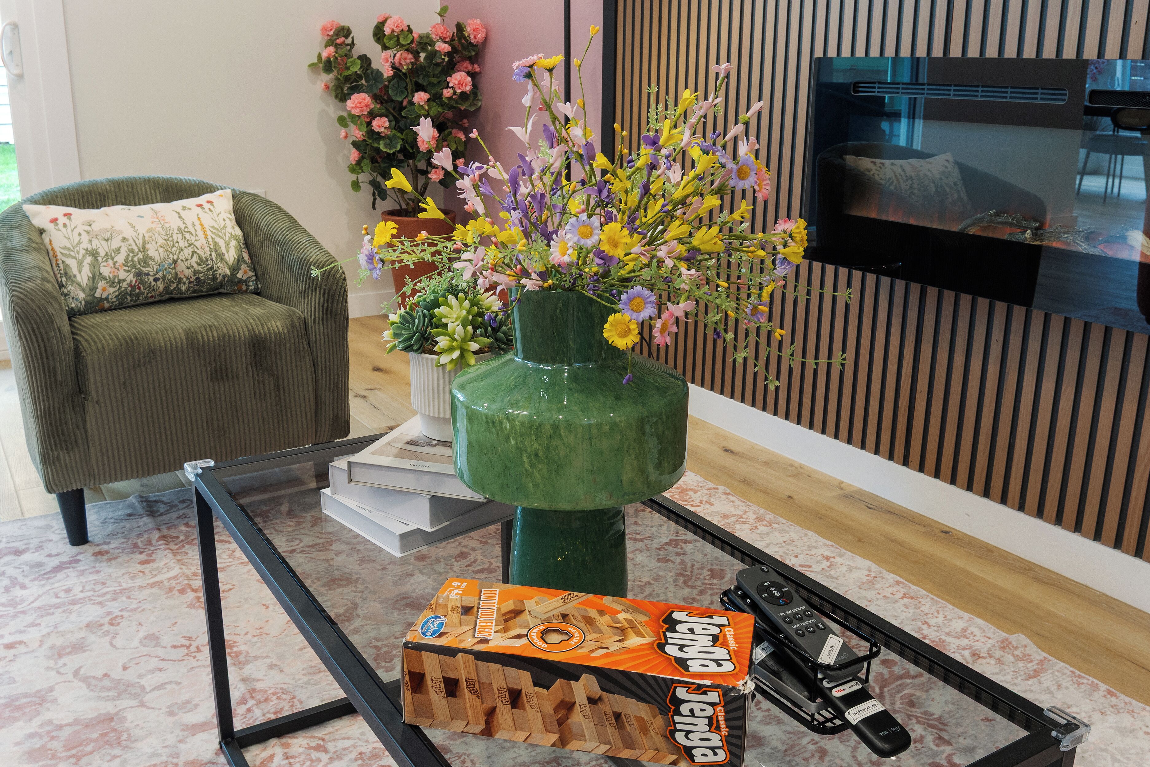 The Floral Home In Dallas With 4 Bedrooms And Hot Tub. - Irving