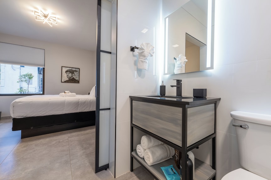 Elegant 1br Suite @San Juan With Parking And Ac- Bad Bunny - San Juan