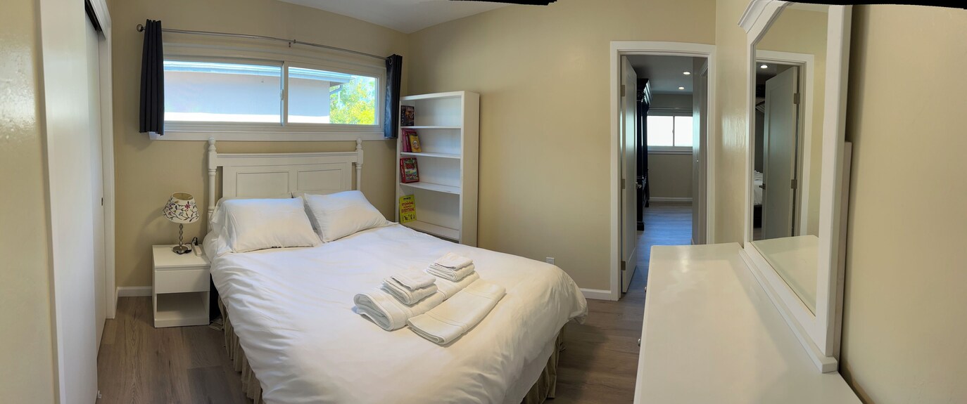 Charming 3-bedroom House & 2 Bathroom With Wifi, Ac In Delightful East Palo Alto - Mountain View, CA