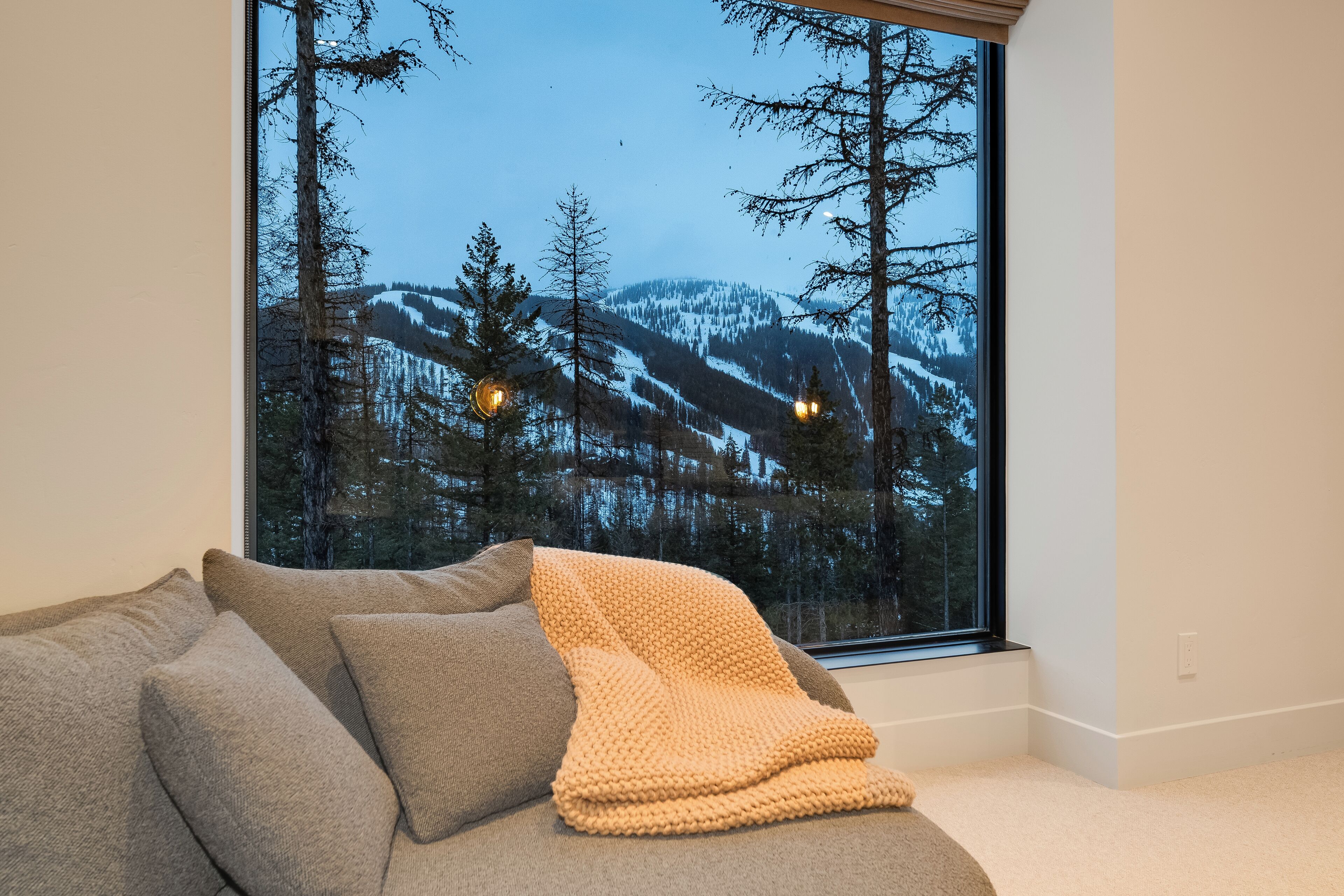 New! Luxury Ski In Ski Out Home At Whitefish Mountain Resort - Private Hot Tub & Gym - Whitefish, MT