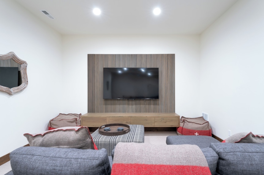 New! Luxury Ski In Ski Out Home At Whitefish Mountain Resort - Private Hot Tub & Gym - Montana