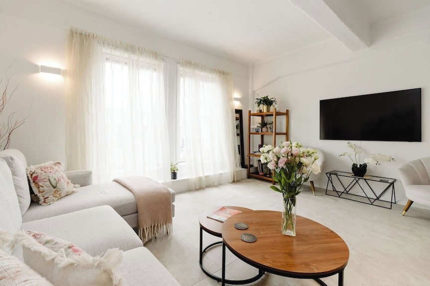 Bright & Spacious 1br Apt | Central City Stay - Northland