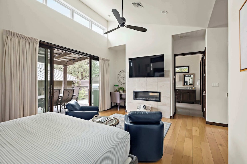 Romantic Lake Cabin | 1br | Pickleball | Bbq - Lake Travis, TX