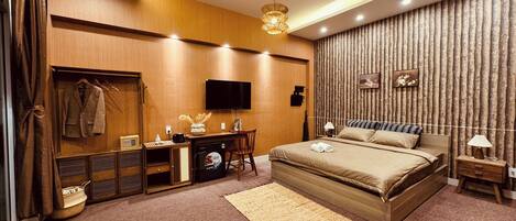 Quarto Duplo de Luxo, pátio, vista para o jardim | Roupa de alta qualidade, camas de colchão viscoelástico, minibar