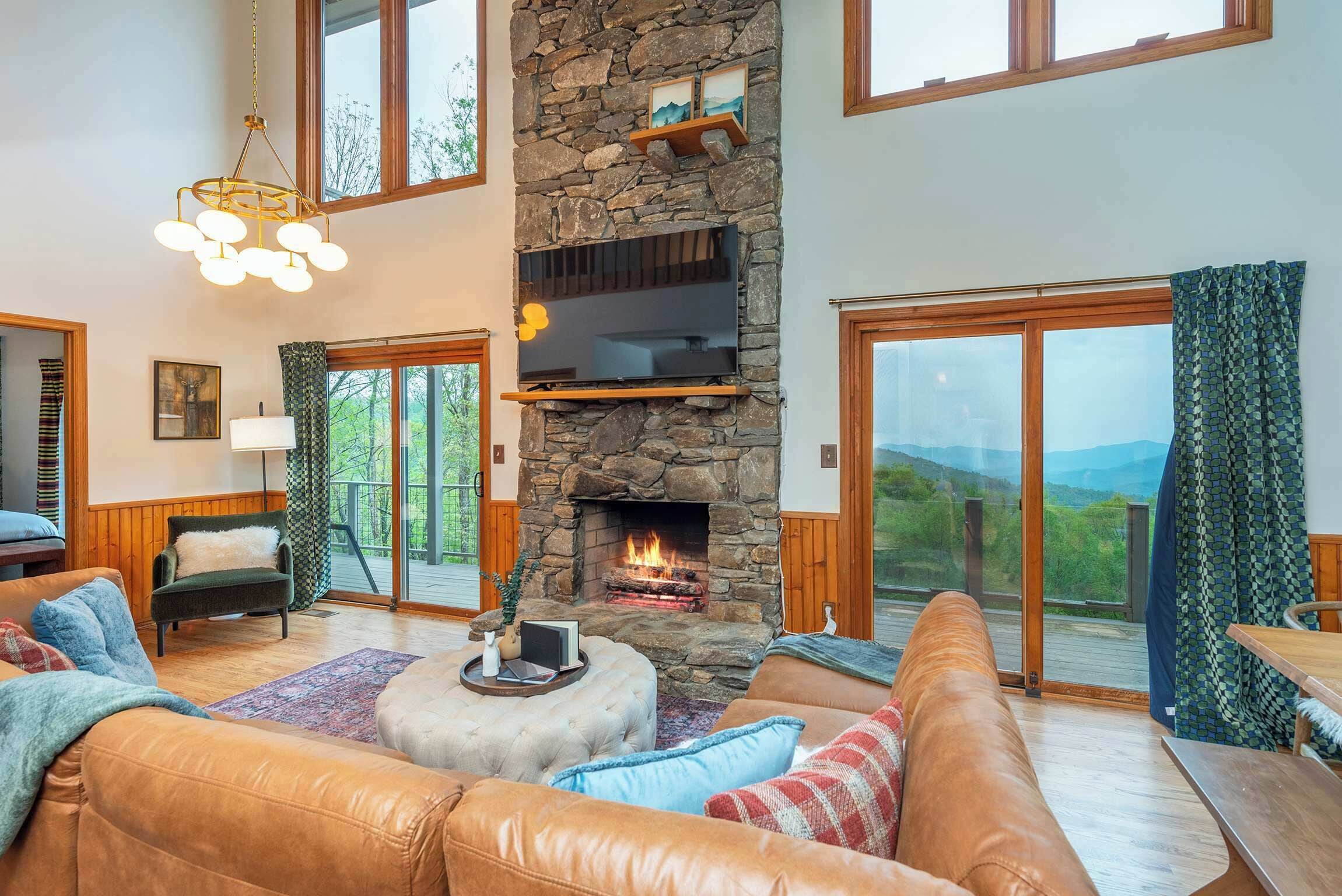 Sleeps 20! Hot Tub~outdoor Theater~fire Pit~games - Lake Lure, NC