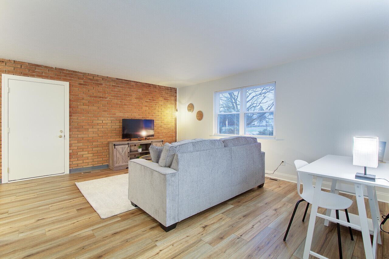 2 Bedroom First Floor With Parking | Hall Of Fame & North Canton - Canton, OH