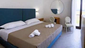 Quarto Duplo Deluxe, vista para o mar | Berços/camas para crianças, camas desdobráveis, Wi-fi grátis