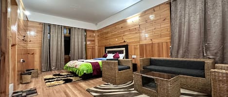 Suite | 1 quarto, secretária, secretária adequada para computadores portáteis