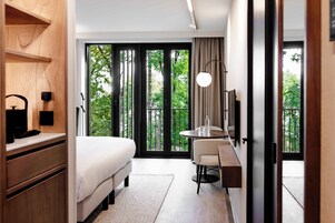 Quarto Duplo Deluxe | Roupa de alta qualidade, minibar, cofre no quarto 