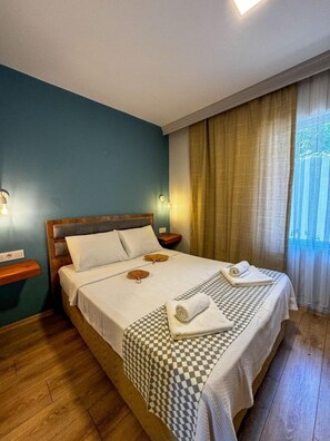 Bangalô família, sacada, vista para o jardim | Espaço de trabalho para notebook, ferros/tábuas de passar roupa