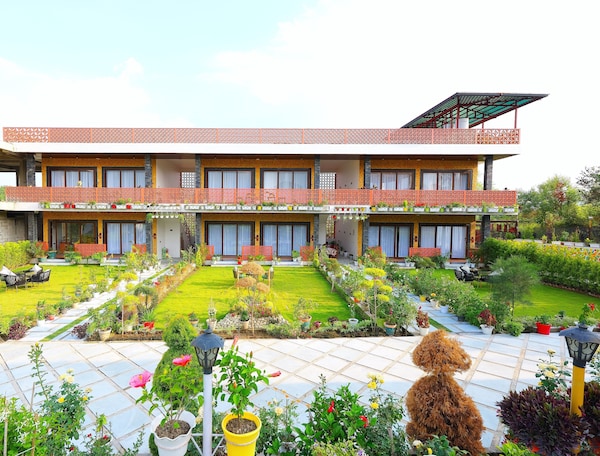 Chitralekha Boutique Resort - Dehradun